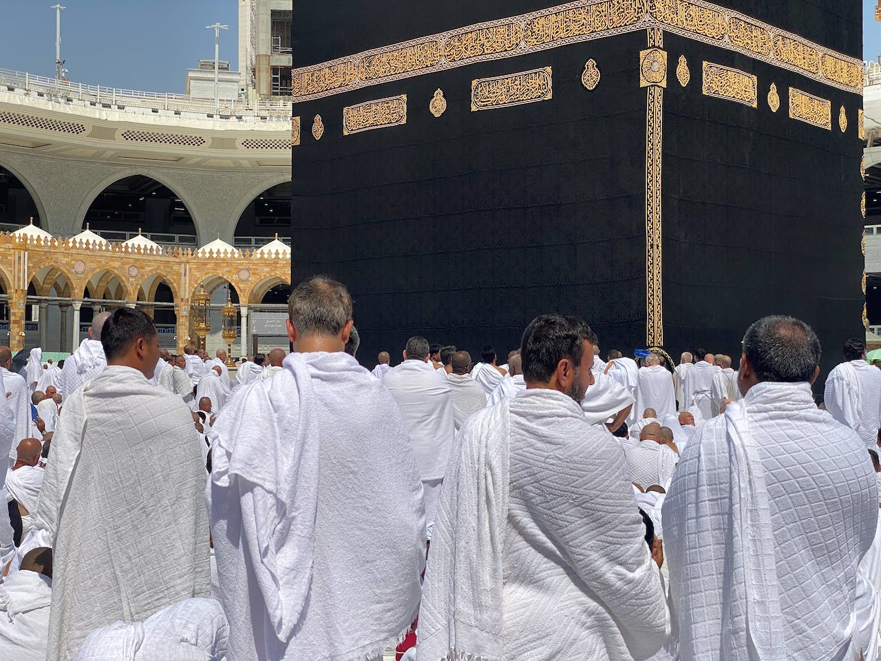 How to Wear Ihram for Hajj and Umrah | Men and Women